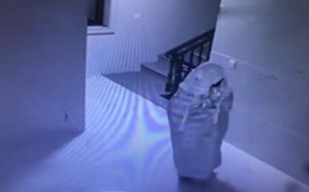 WATCH: Spooky Robber Tries To Sneak Past Security Cameras Dressed As ...